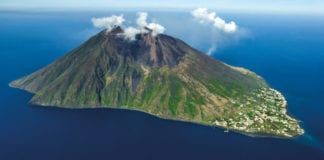 Der Vulkan Stromboli & die Liparischen Inseln - Kalabrien Ferien ...